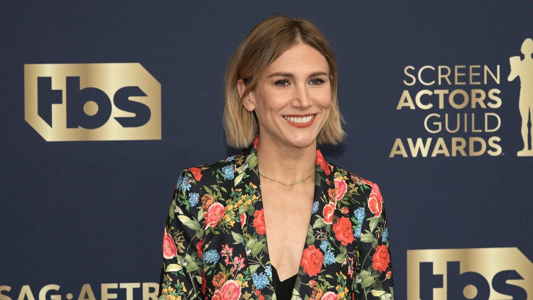 Jen Landon stuns off-screen with style and candor