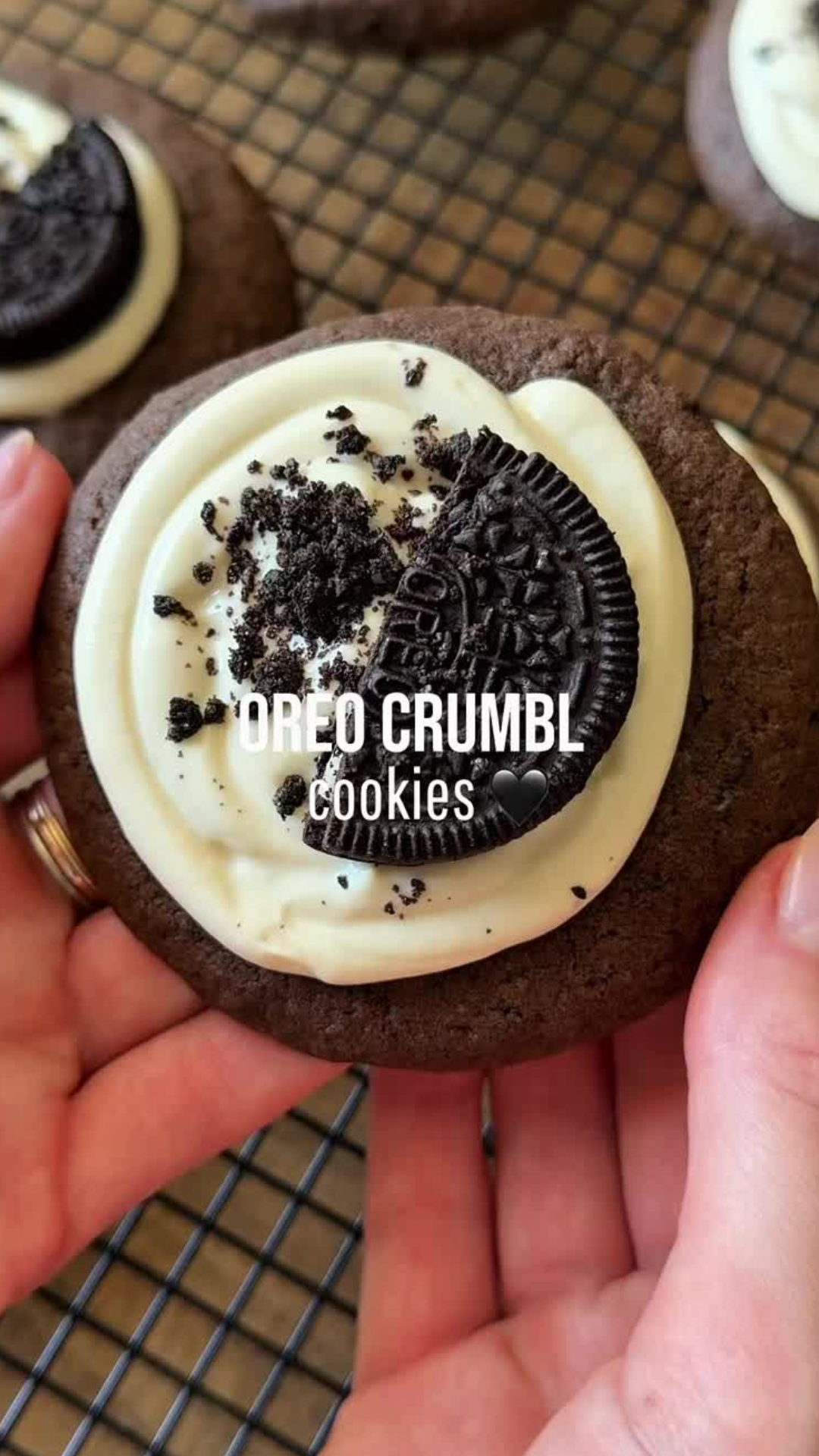 Easy and irresistible Oreo crumble cookie recipes