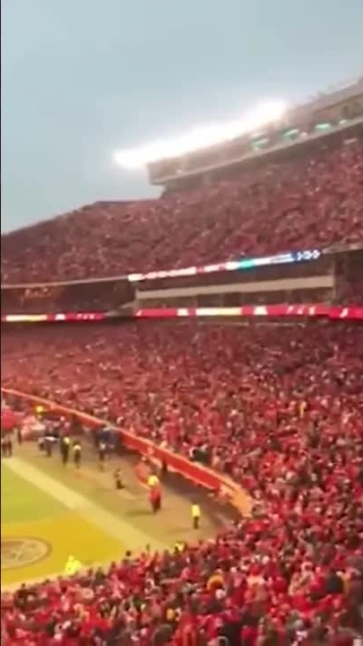 Arrowhead Stadium crowd sings "I'm lovin' it" in unison, gives Chiefs ...