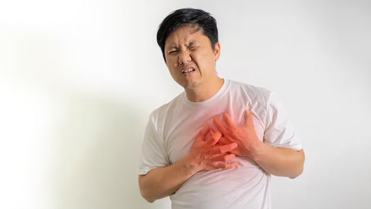 Heat stroke VS heart attack – expert explains how to differentiate