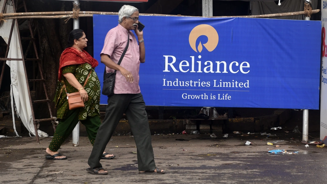 Global brokerages lift RIL targets on new energy push