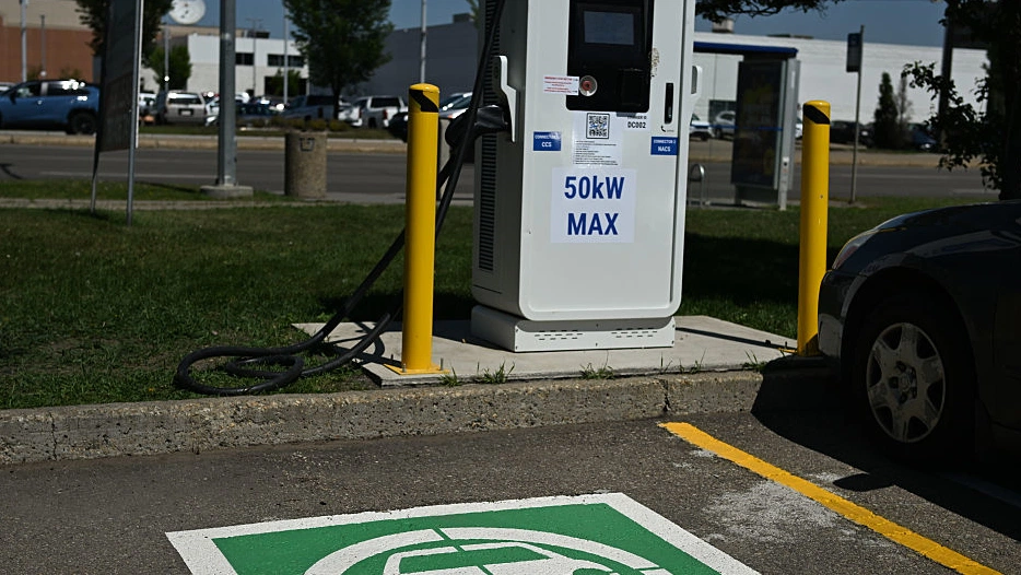 Cold weather fears still hinder Canada's EV adoption despite rising ...