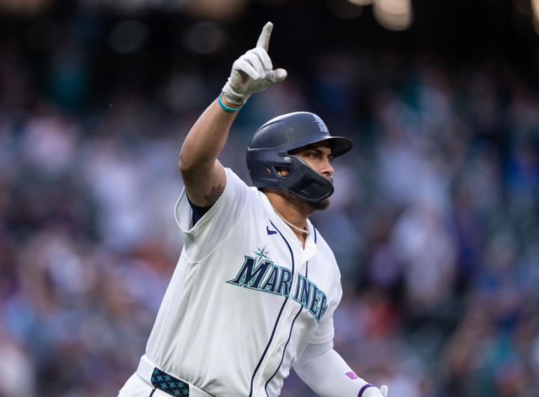 Mariners slugger Josh Naylor leaves game with back spasms after hitting ...