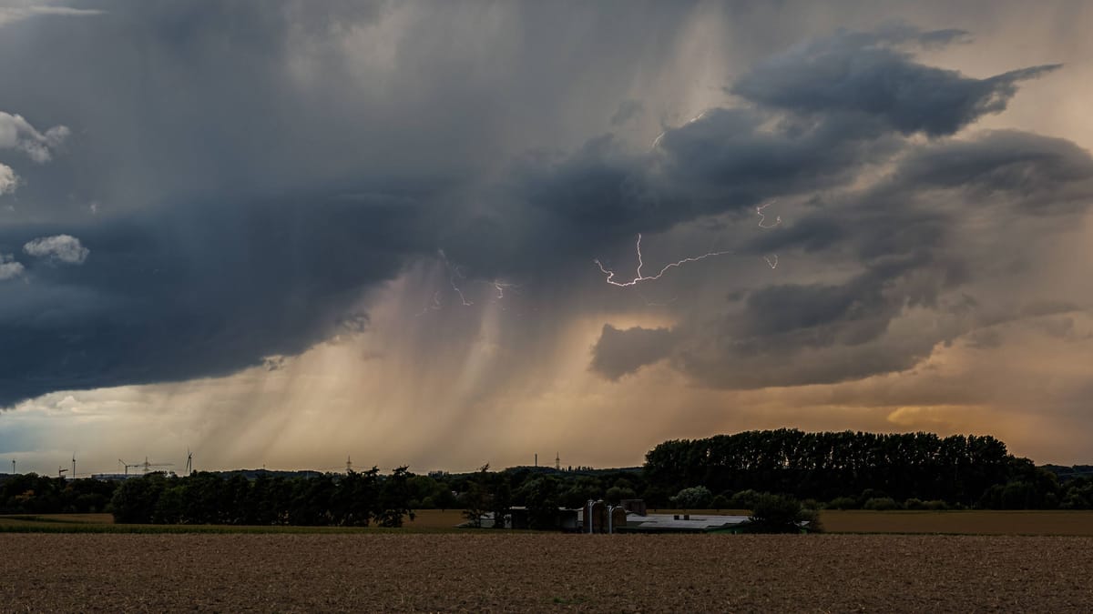 Unwetter bringen um 60 Liter Regen – Sturm in Aachen und NRW