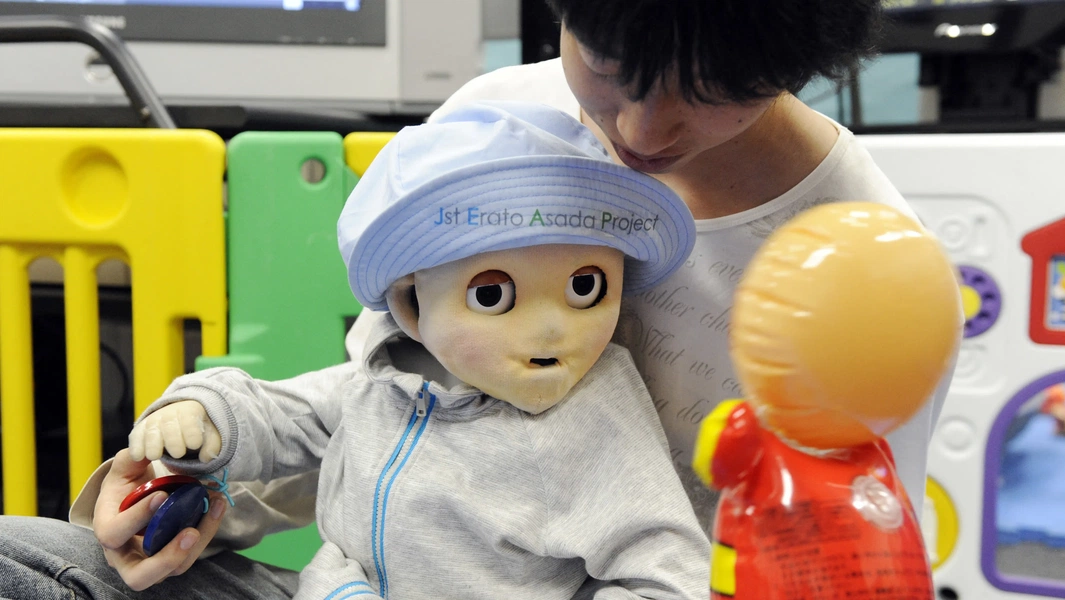 Study finds infants interpret human gaze differently from robots