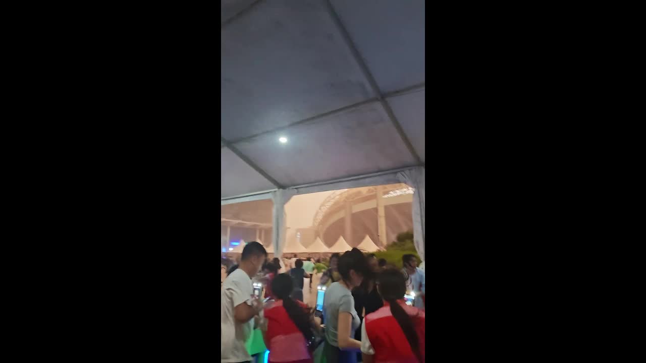 Severe sandstorm forces concert cancellation in Harbin, China