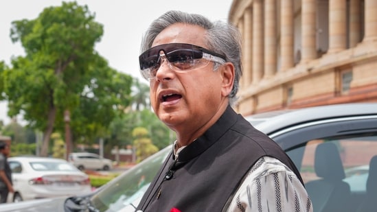 Unnecessary imposition: Tharoor on full Vande Mataram rendition; BJP reacts