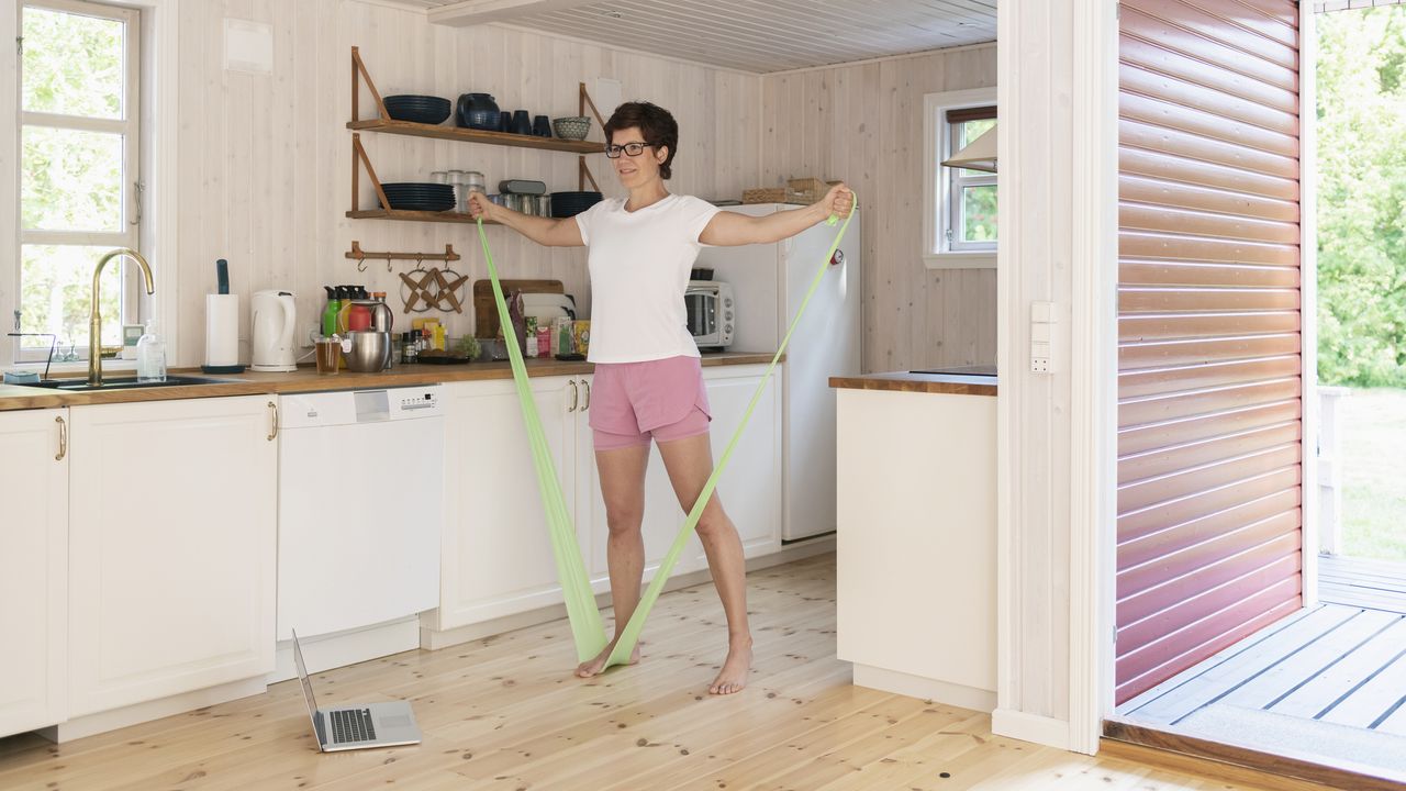All you need is a resistance band and this versatile Pilates-inspired ...
