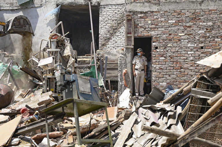 House collapses in LPG blast in Delhi's Mukundpur; 11 wounded, 1 critical