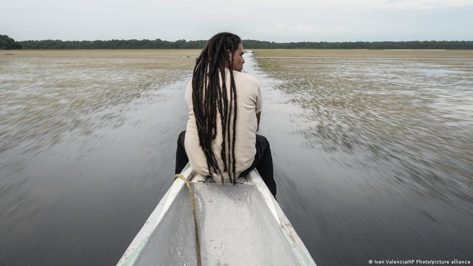 Invasive water plants choke lifelines in Colombia's lagoons