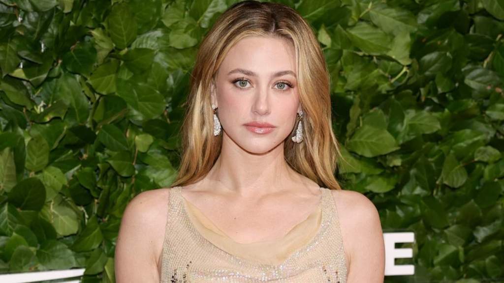 Lili Reinhart's dazzling Valentino gown has not 1 but 2 sky-high slits