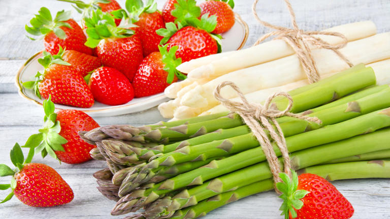Not alliums, not herbs: The companion that gives strawberry plants a boost