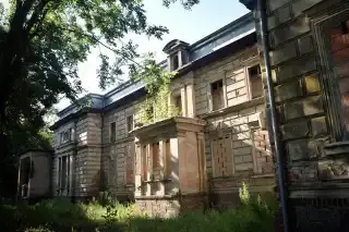 Zapomniana rezydencja czy ukryty skarb? Bajkowy Pałac w Kobylnikach ...