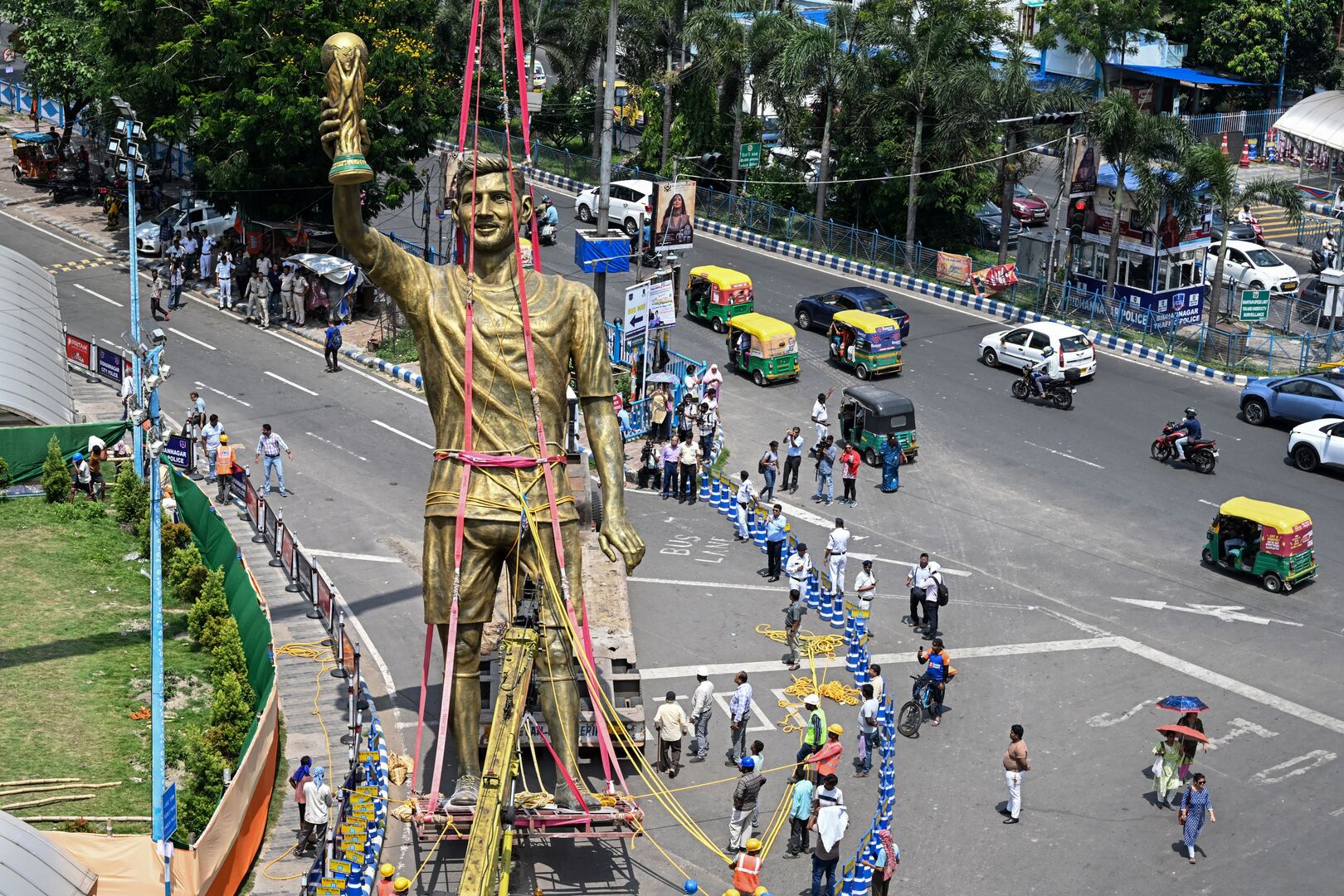 Huge Messi statue taken down in India over safety fears