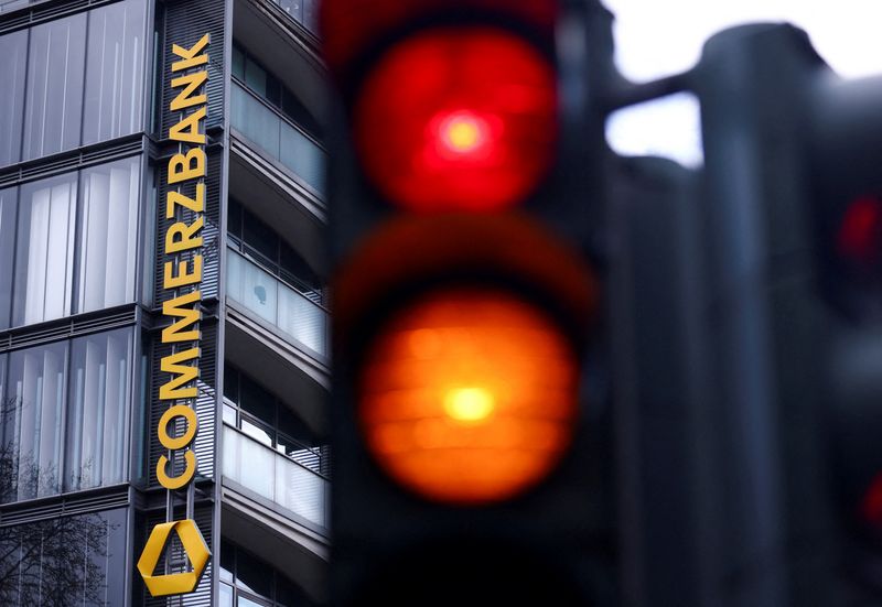 UniCredit, verso superamento quota 30% in Commerzbank - Bloomberg