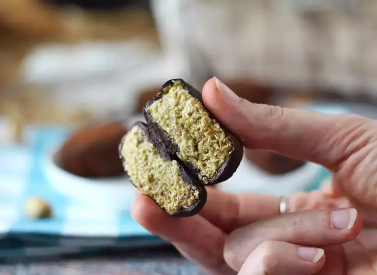 Dubajské žvýkací sušenky, virální recept na mochis s pistáciovou a ...