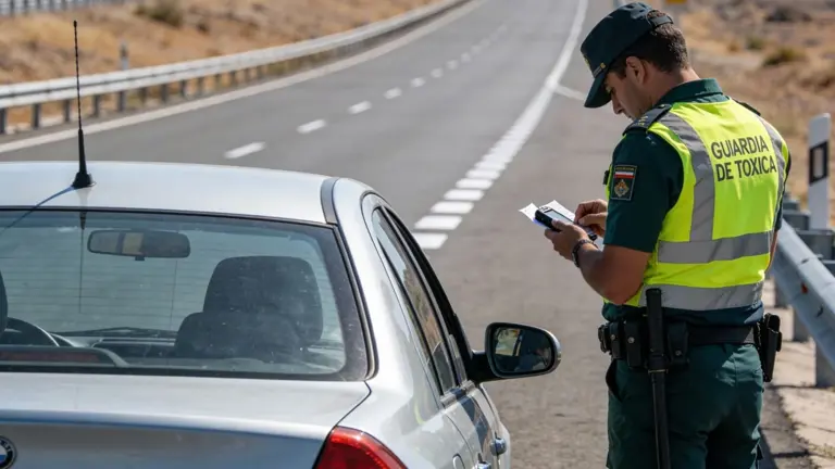 Atención conductores: la multa ZBE Cádiz se dispara un 30% y puede ...