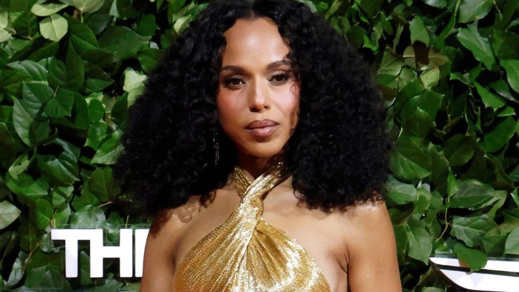 Kerry Washington's Oscar de la Renta gown is held up by a single strap