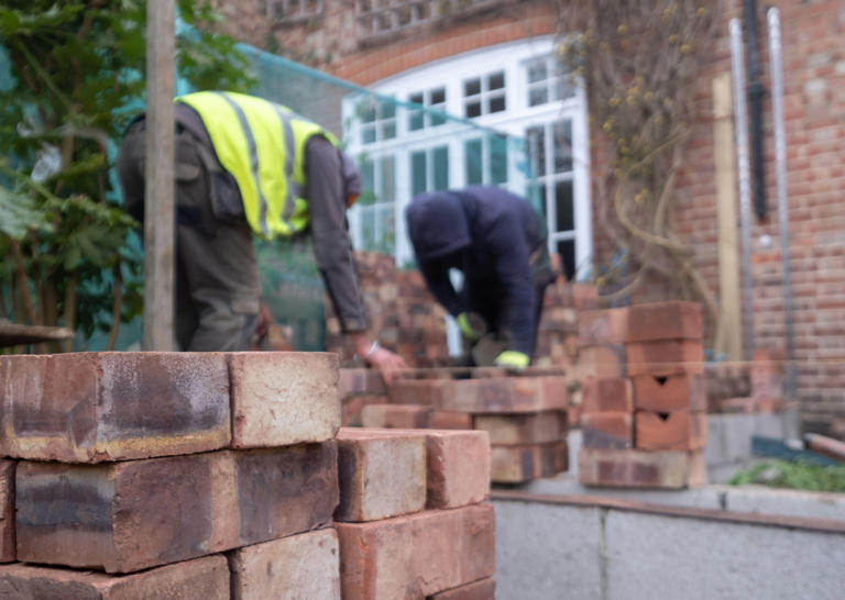 How to find and manage builders like a pro