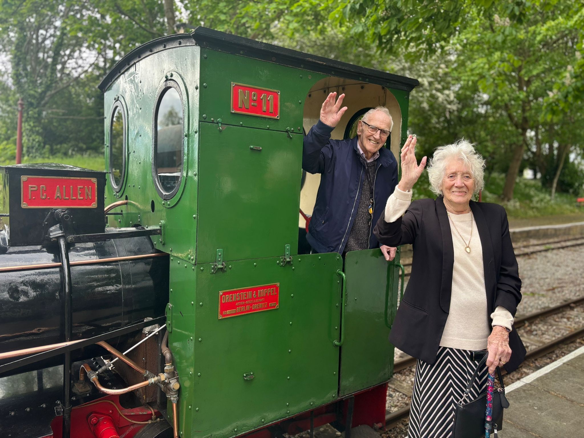 Leighton Buzzard care home raises £1000 for narrow gauge railway steam ...