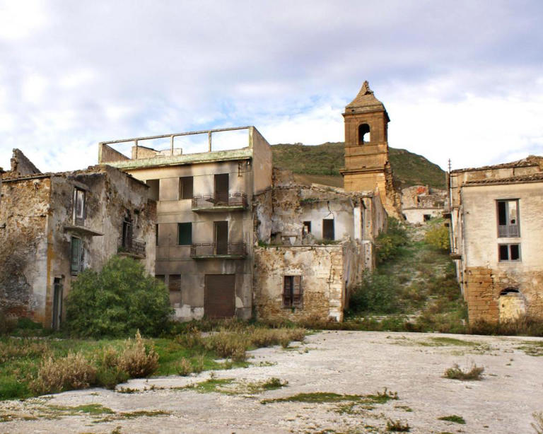 Krass! Das ist Siziliens größter Lost Place – so tragisch ist die ...