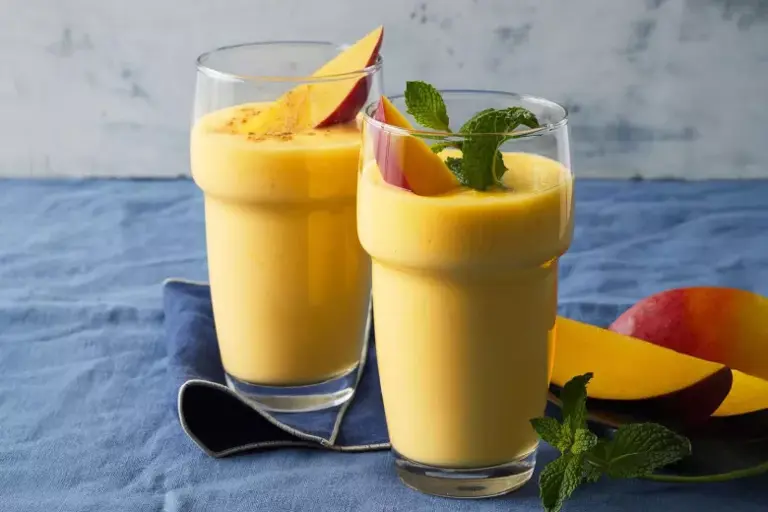 Osvěžující letní nápoj: Recept na mango lassi