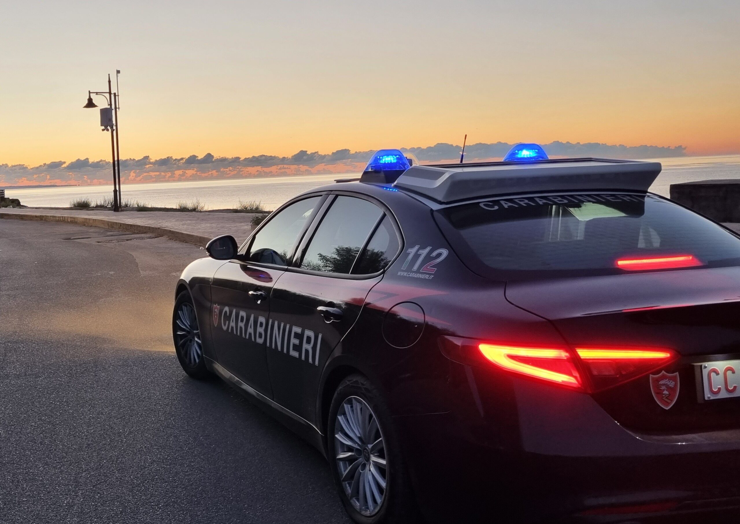 Scappa all'alt, lo bloccano sul lungomare di Sellia ubriaco e con la ...