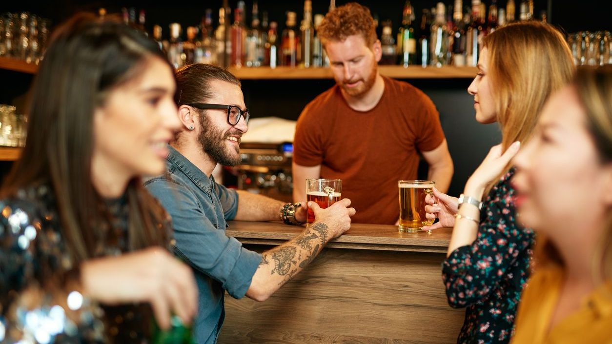 ‘Snaking’ is taking over British pubs—and people hate it