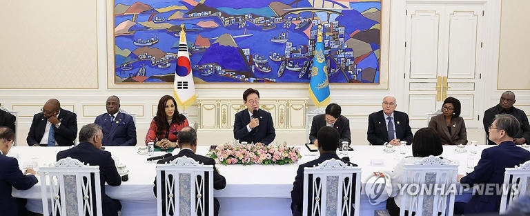 Lee meets foreign ministers from Africa