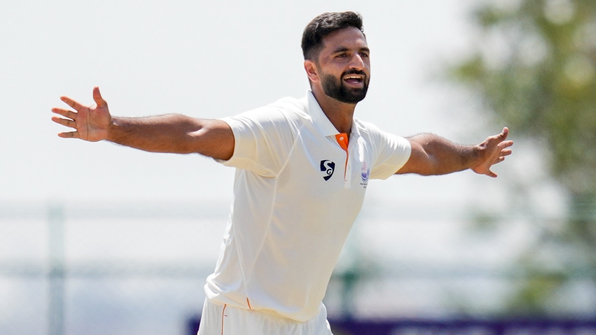After selection uproar, Auqib Nabi joins India's Test squad but with a ...
