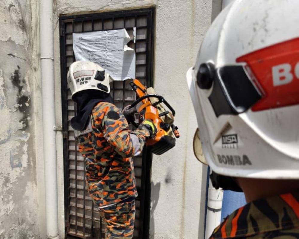 Man found dead in locked vacant Ipoh building after firefighters cut ...