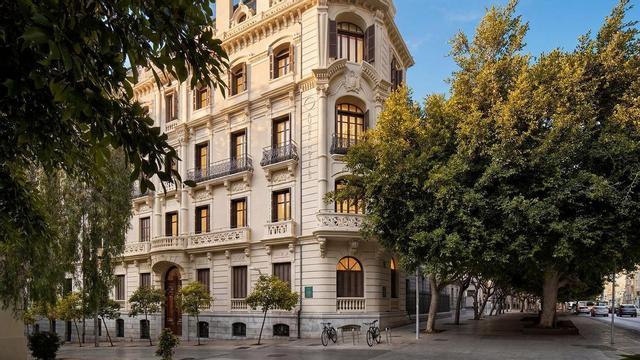 Un hotel de cinco estrellas en Málaga lanza una oferta para residentes ...