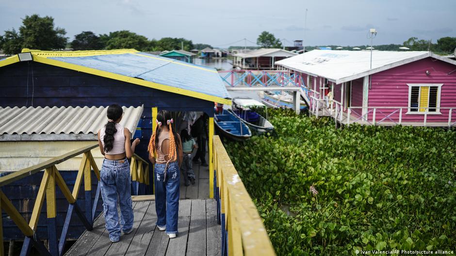 Invasive water plants choke lifelines in Colombia's lagoons