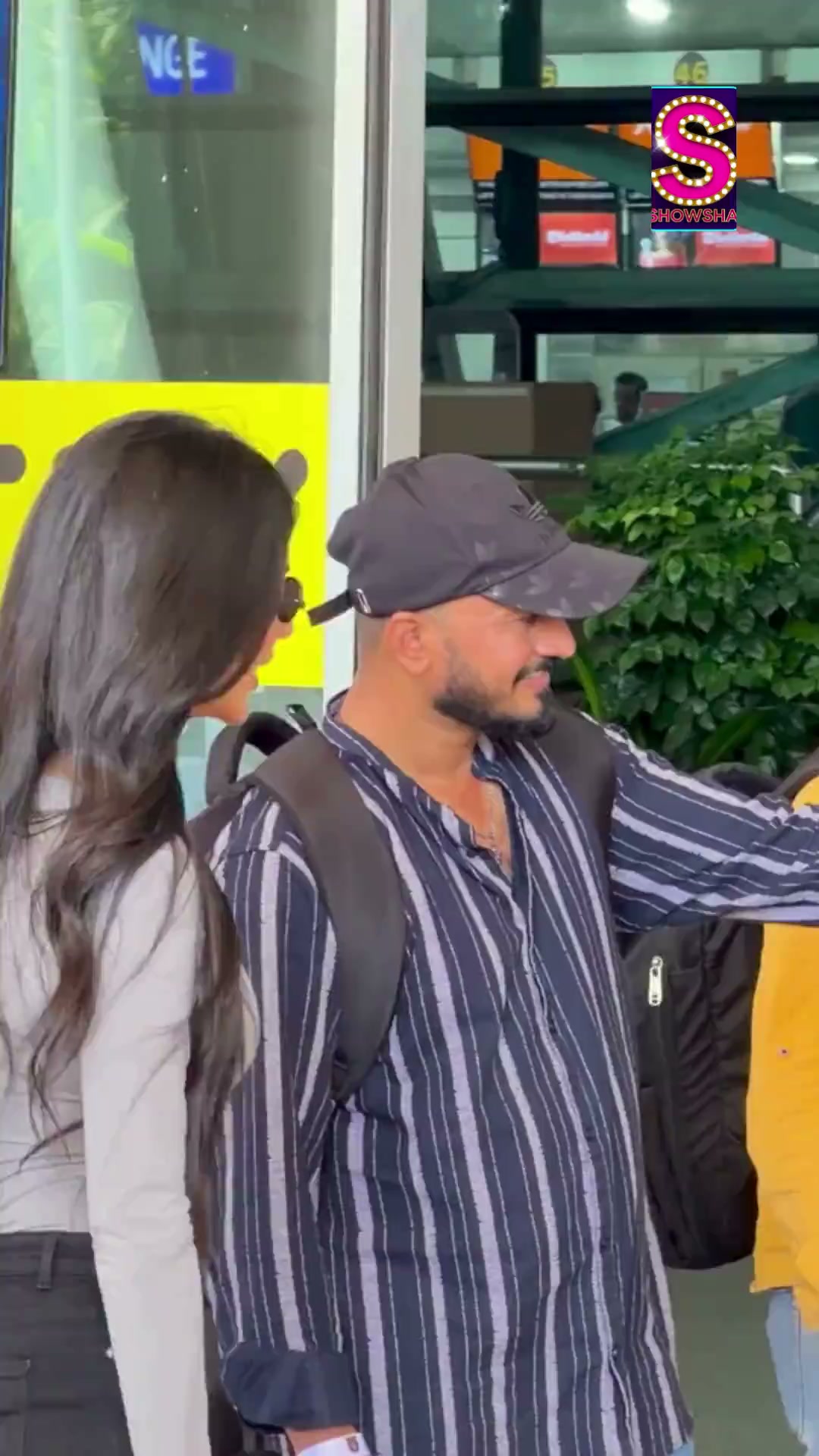 Shruti Haasan spotted at Mumbai airport as she flies out of the city!