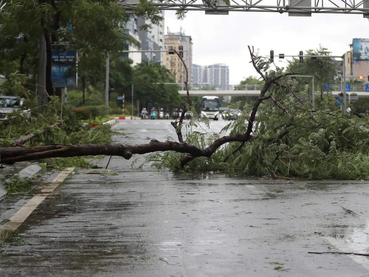 Tropical storm Jangmi hits southwestern Japan: Injures 9 in Japan ...