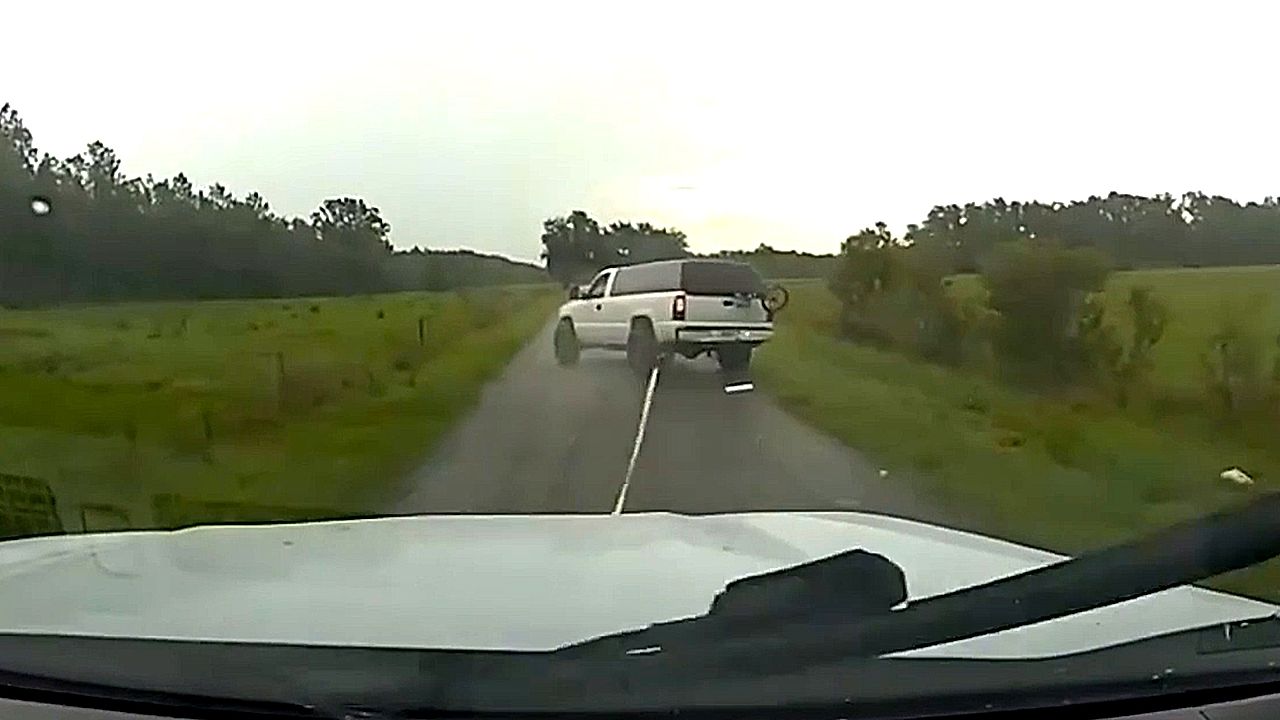 Deputies end Florida pursuit with grappler after suspects ditch gun and ...