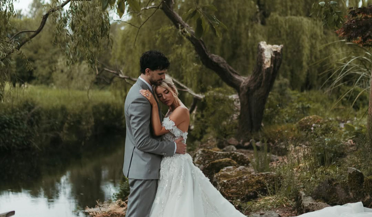 DWTS pros have long overdue reunion at Laura Nolan's wedding