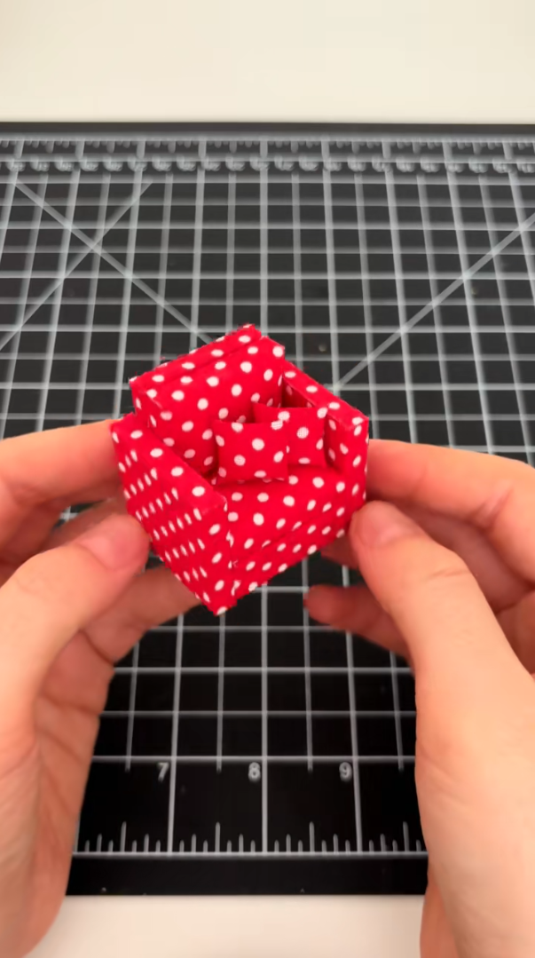 Dotted red single mini sofa DIY