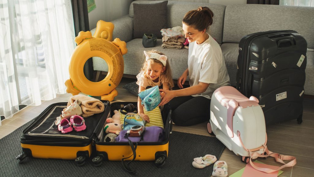 Check-list valise enfant : ces objets que les parents oublient toujours ...