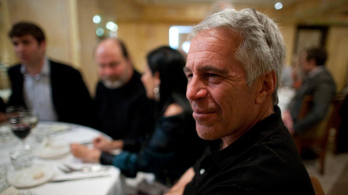 Jeffrey Epstein: Jeffrey Epstein soll Missbrauchsopfer über ...