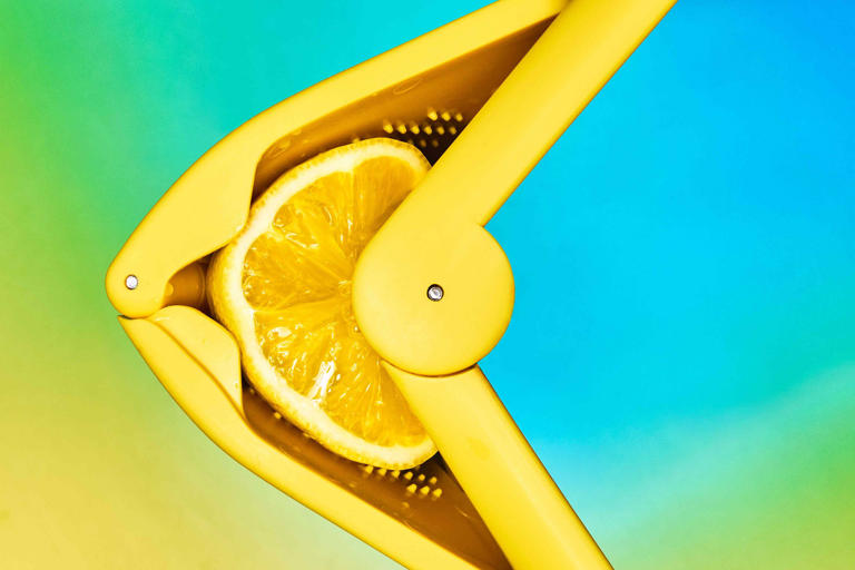 This $20 lemon juicer outsmarts every other model we’ve tried
