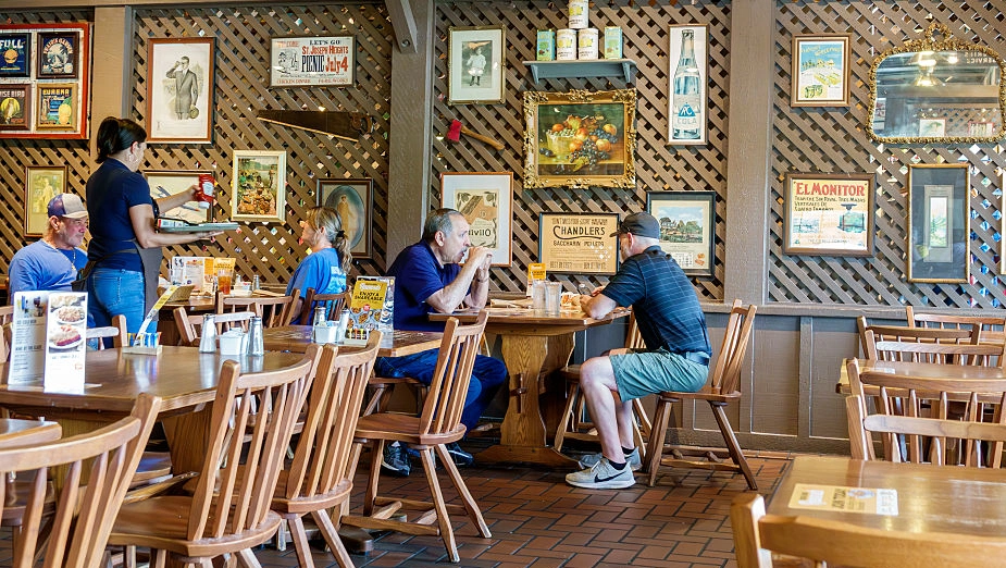 7 healthy Cracker Barrel breakfast options