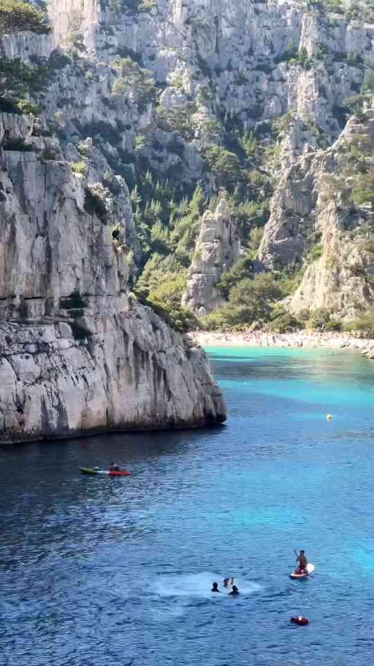 Adrenaline packed cliff jumping captured in action