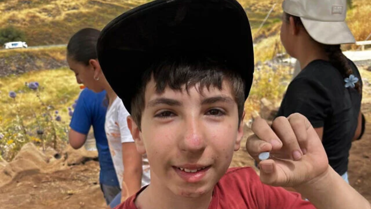 This rare gemstone found by a 12-year-old in Jewish village was cursed ...
