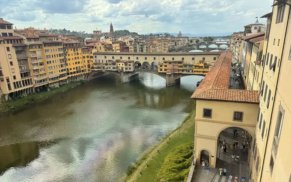 Walking through centuries on Ponte Vecchio