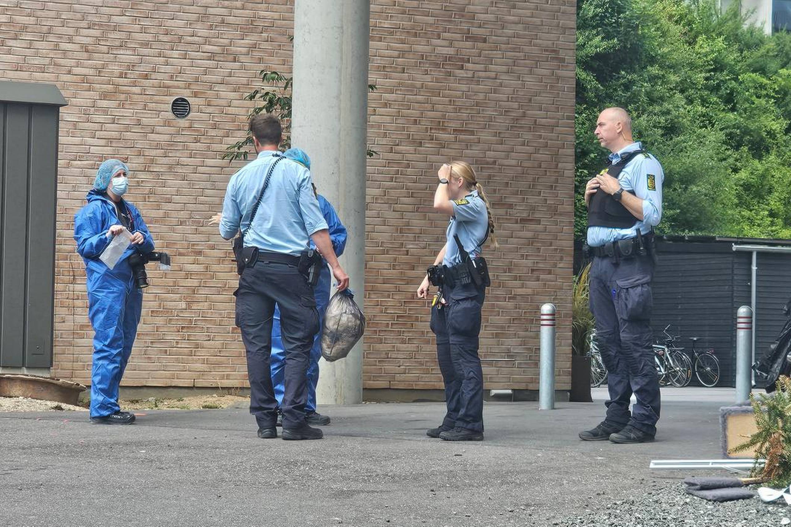 Politiet: 16-årig stak kvinde i ryggen og forsøgte at ramme to andre