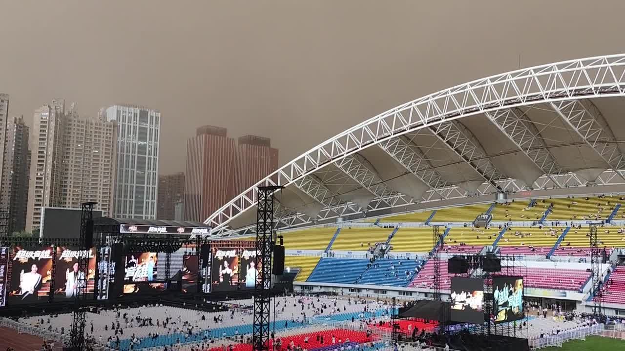 Extreme sandstorm damages stadium and forces concert evacuation in ...