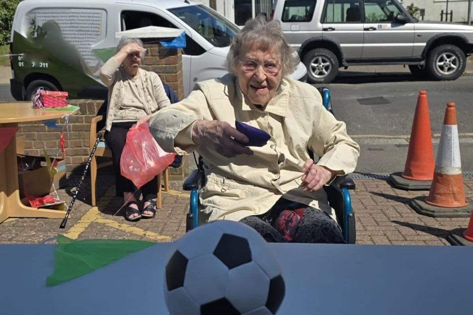 Fairground fun gives Worthing care home residents a trip down memory lane
