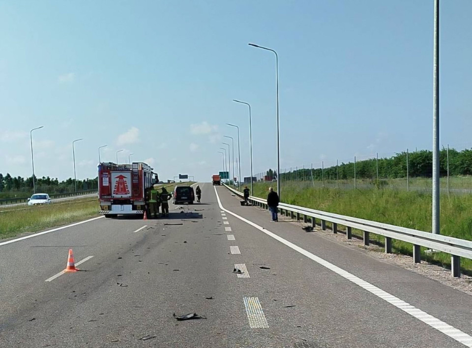 Wypadek na obwodnicy Radomia. Samochód osobowy zderzył się z ciężarówką ...