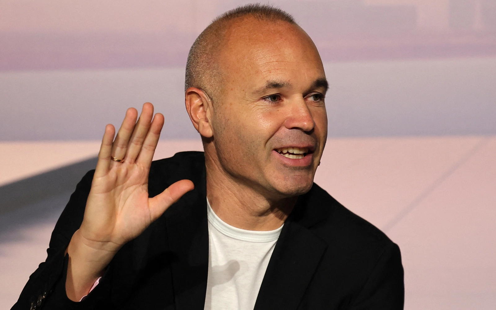 Iniesta takes first coaching job at second-tier UAE club